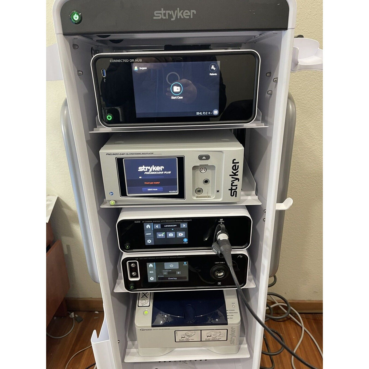 Stryker 1688 CCU, CAM, Hub, L11, Pneumoclear, SDP1000 & 4K Display ...